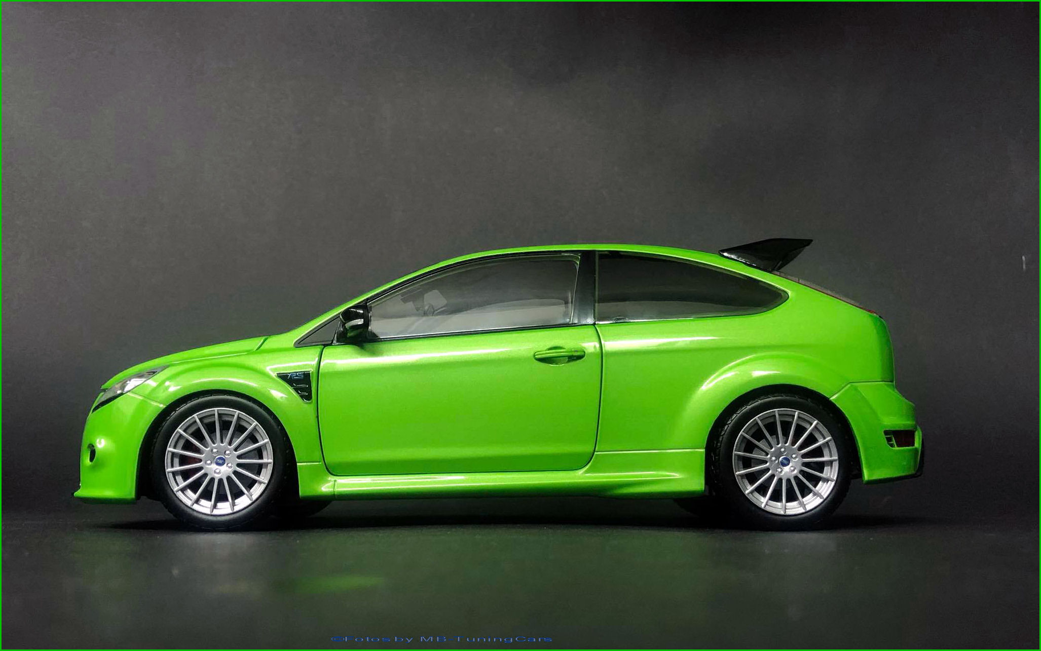 MB-TuningCars - 1:18 Ford Focus RS Ultimate Green Metallic + NEU + OVP ...