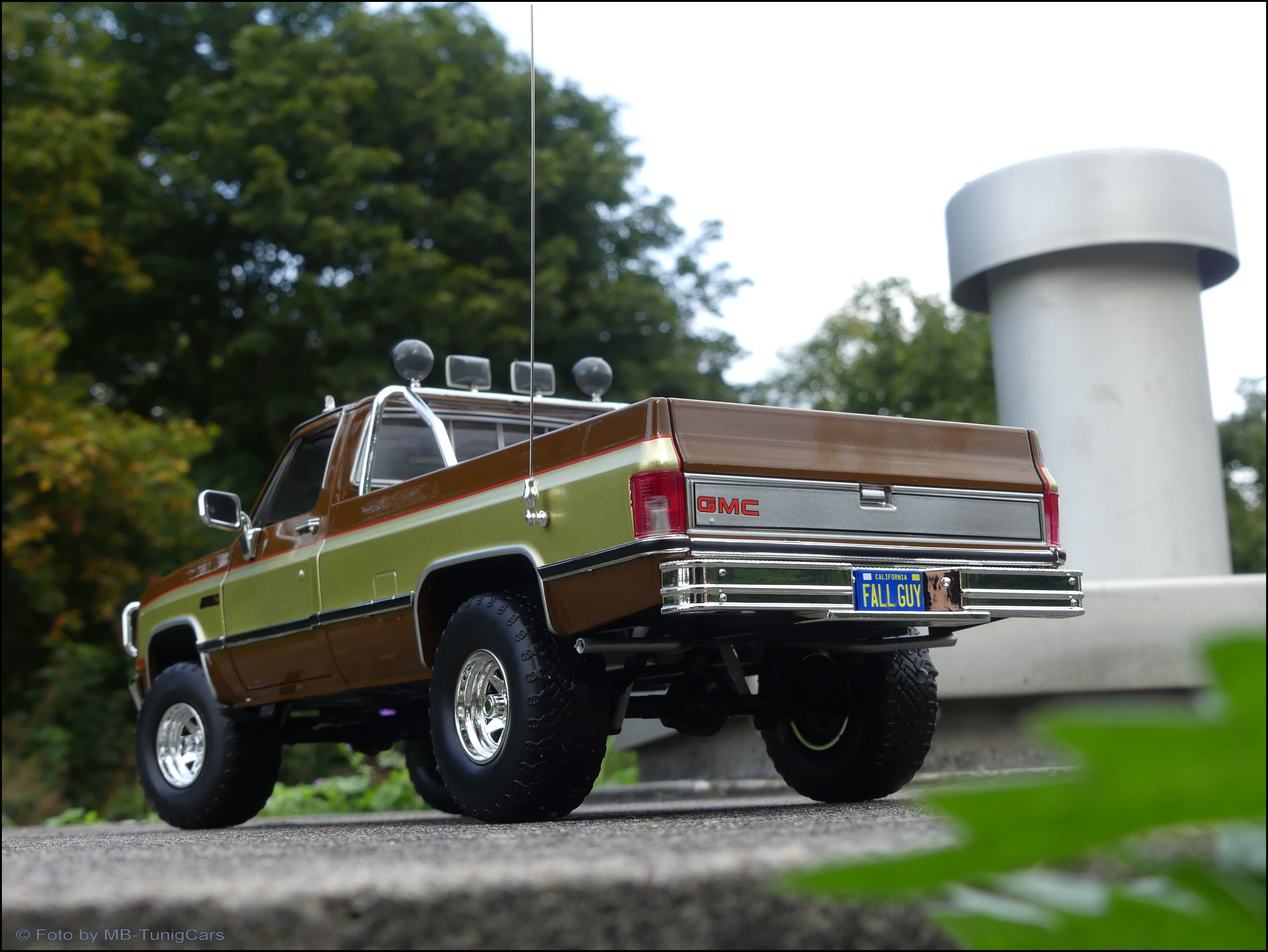 MB-TuningCars - 1:18 GMC K-2500 Sierra Grande 82´ FallGuy Ein Colt Für ...